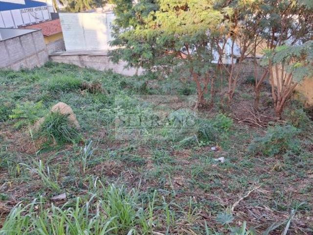 Terreno à venda no Centro de Vinhedo SP com 596m² de área! Aproveite essa oportunidade única!