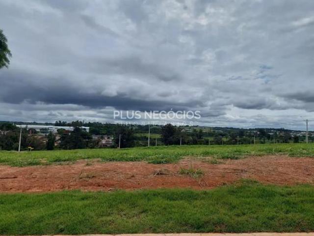 Terreno à Venda no Alphaville Nova Esplanada, Votorantim: 332m² de Área Total Excelente Oportunidad