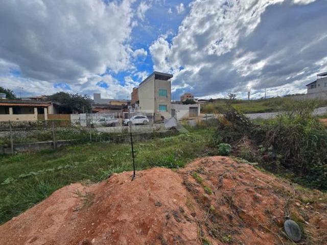 Terreno à Venda no Bairro Campina Verde em Divinópolis MG
