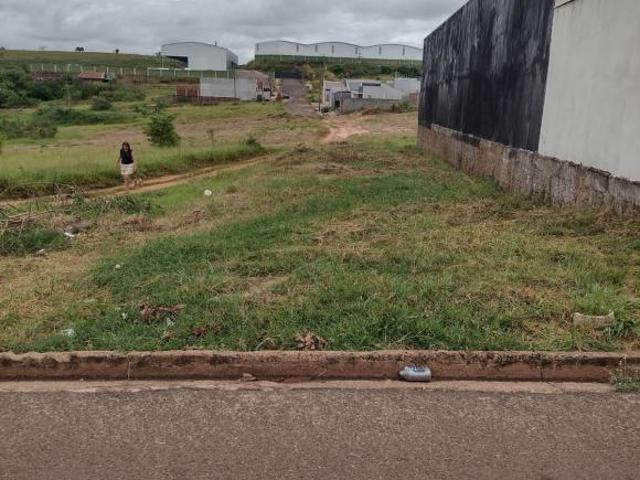 Terreno à venda no bairro Centro em Nova Esperança, PR.Com uma área total de 213,50 m², este terreno