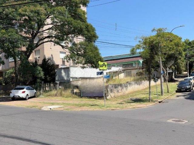 Terreno à venda no bairro Chácara das Pedras em Porto Alegre