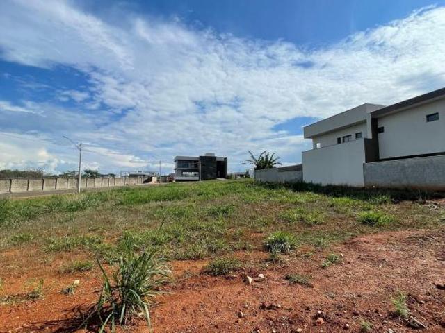 Terreno à venda no bairro Condomínio Meridian Goianésia/GO
