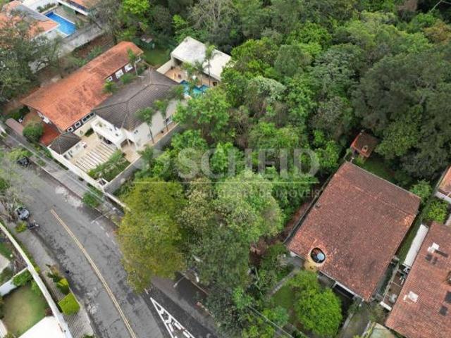 Terreno a venda no Bairro de Interlagos