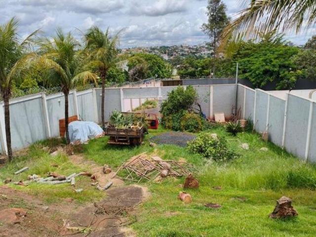 Terreno à venda no bairro Jardim Colina em Uberlândia
