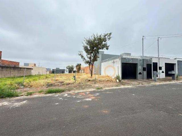 Terreno à venda no bairro Jardim Ipanema em Uberlândia