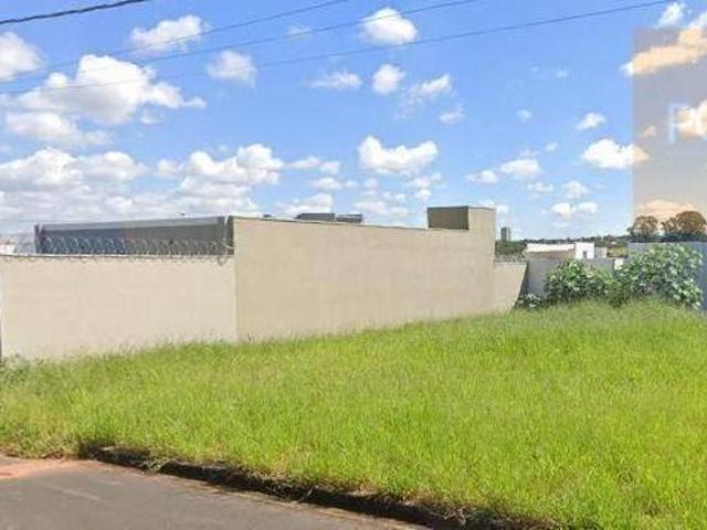 Terreno à venda no bairro Laranjeiras em Uberlândia
