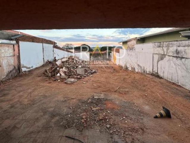 Terreno à venda no bairro Parque São Quirino com 335 metros
