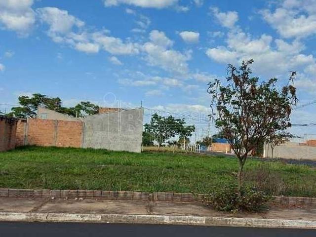 Terreno a venda no bairro Residencial Santa Luzia em Araraquara