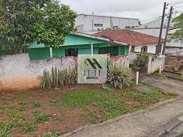 Terreno à venda no bairro Santa Cândida com duas casas