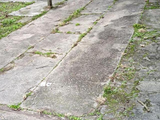 Terreno a venda no bairro Uberaba Curitiba contendo uma casa