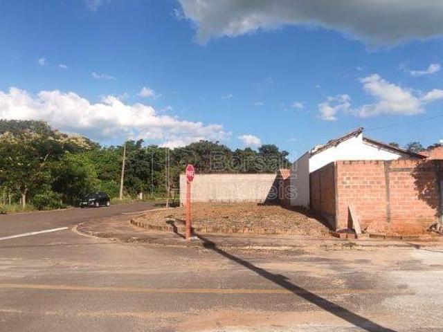Terreno a venda no bairro Victorio De Santi em Araraquara