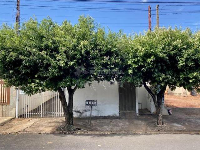 Terreno a Venda no Eldorado com 03 casas construídas