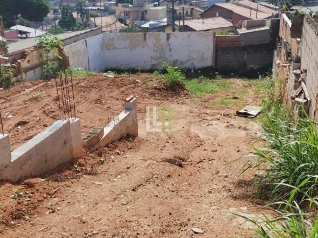 Terreno à venda no Jardim do Lago