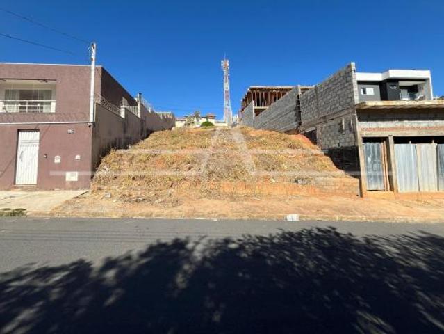 Terreno à venda no Jardim do Lago