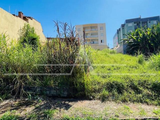 Terreno à venda no Jardim do Lago