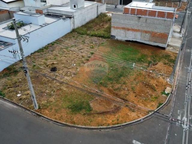 Terreno à venda no Jardim Imperial, c/ 202,62 m² e totalmente plano e de esquina em Mogi Guaçu SP