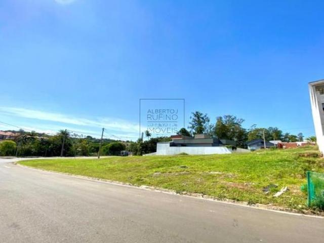 Terreno à venda no Jardim Laguna em Indaiatuba com 550m², condomínio com lazer completo, segurança e