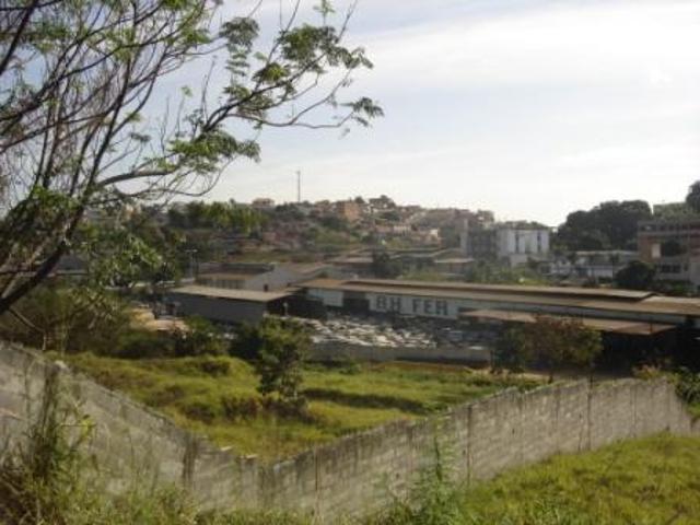 Terreno à venda no Jardim Vitória