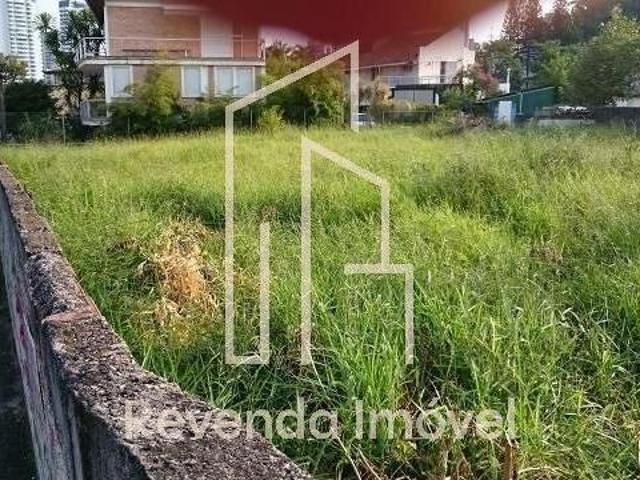 Terreno à venda no Morumbi com 682m²