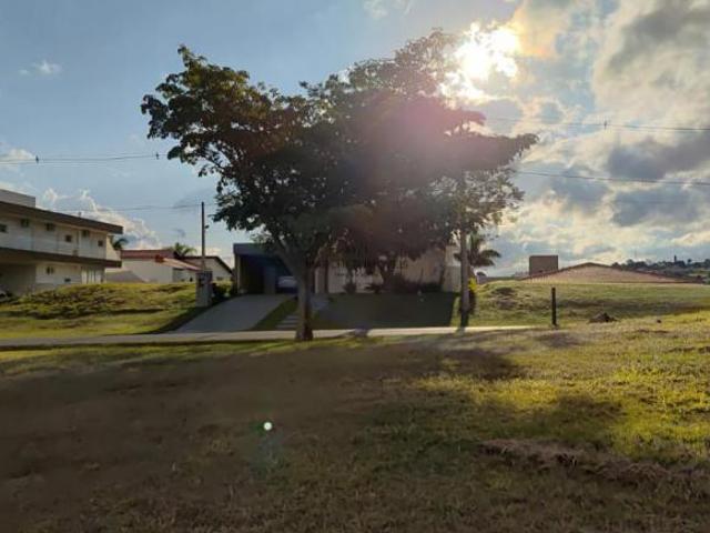 Terreno à Venda no Ninho Verde 2 – Pardinho/SP, Asfalto