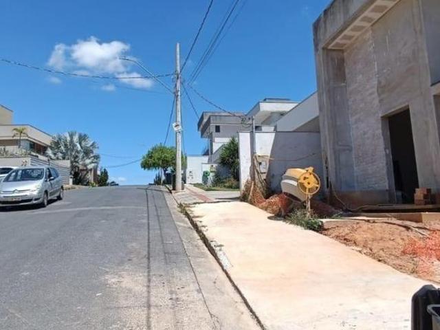 Terreno à venda no Portal do Sol