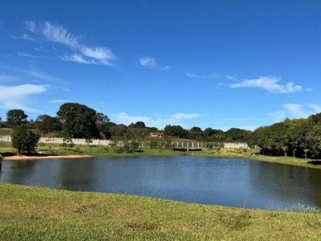 Terreno à venda no Parqueville Quaresmeira, Trindade