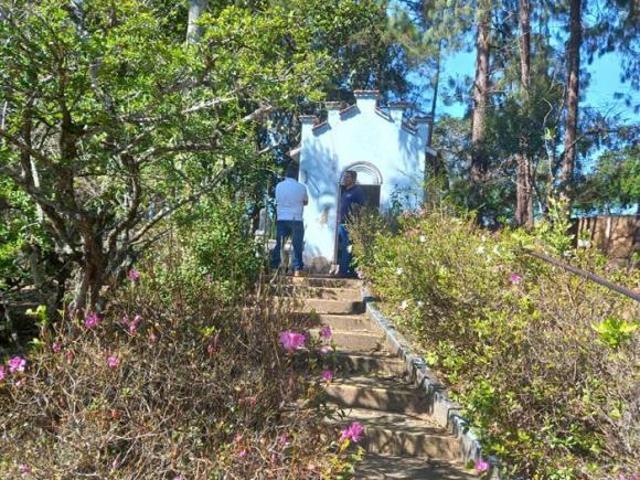 Terreno à venda na Água Comprida