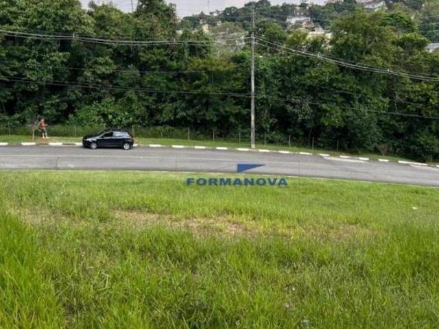 Terreno à venda na Granja Viana em condomínio fechado de alto padrão