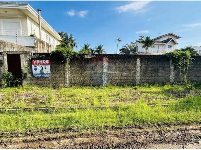 Terreno à Venda na Praia da Enseada, Guarujá