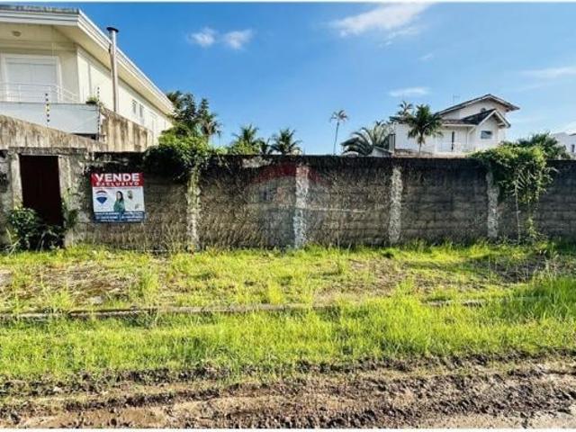 Terreno à Venda na Praia da Enseada, Guarujá