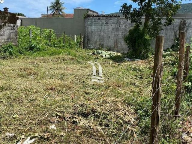 Terreno à venda na Praia da Maranduba