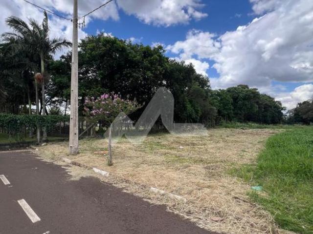 Terreno à Venda na Vila Industrial em final de rua com 466,86 m e Frente Ampla