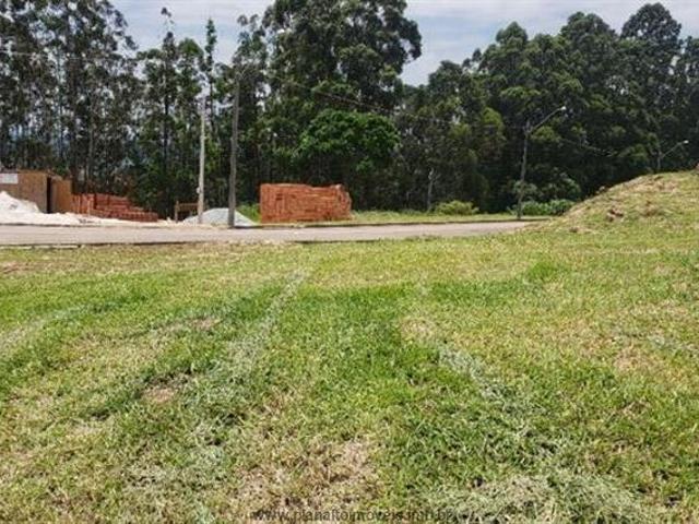 Terreno à venda nas Colinas de Inhandjara