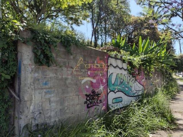 Terreno à venda nem frente à Praça Vinícius de Moraes