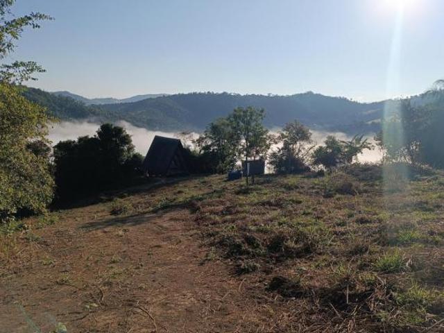 TERRENO ALTO COM A VISTA ESPLÊNDIDA, PARA CONSTRUIR A CABANA OU O CHALÉ! COM ÁGUA E LUZ E ESTRADA