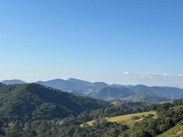 Terreno alto e com cachoeira a 4km do centro de Gonçalves MG