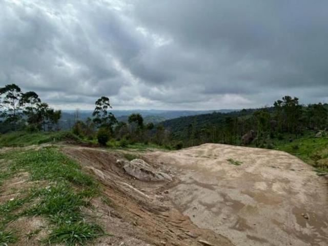 Terreno alto e ensolarado com 1.000m² a apenas 20 min do centro