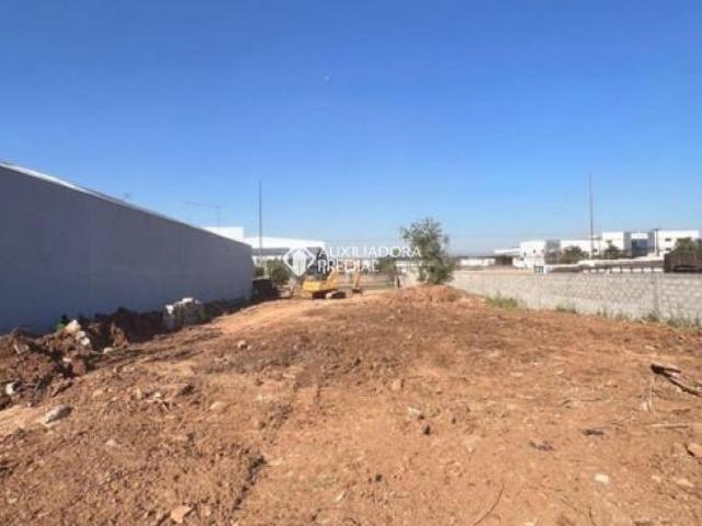 Terreno amplo no bairro Rubem Berta, em Porto Alegre