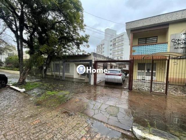 Terreno amplo com 690m², com duas casas construídas para moradia ou investyirdor