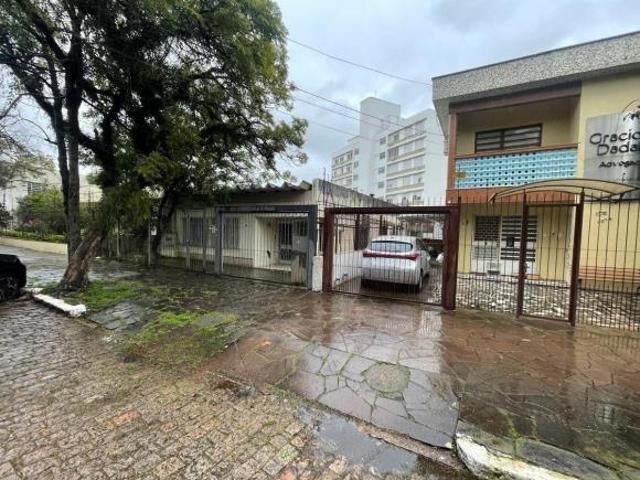 Terreno amplo com 690m², com duas casas construídas para moradia ou investyirdores!