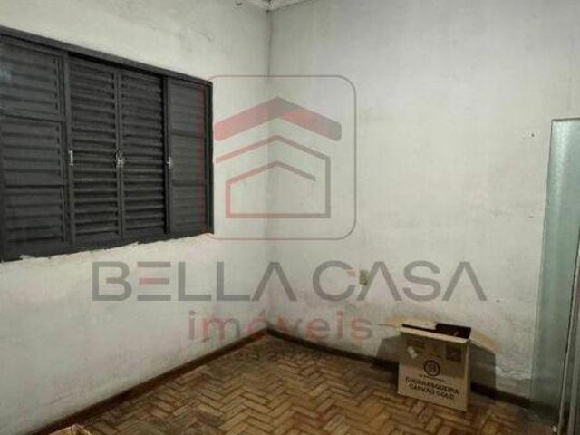 Terreno amplo com 320 m² de área construída 2 casas 3 vagas de garagem