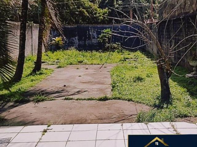 Terreno amplo com área total 370m2 perto da praia e com casa construída