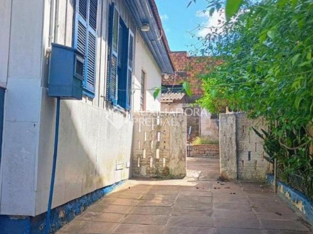TERRENO AMPLO COM CASA MISTA