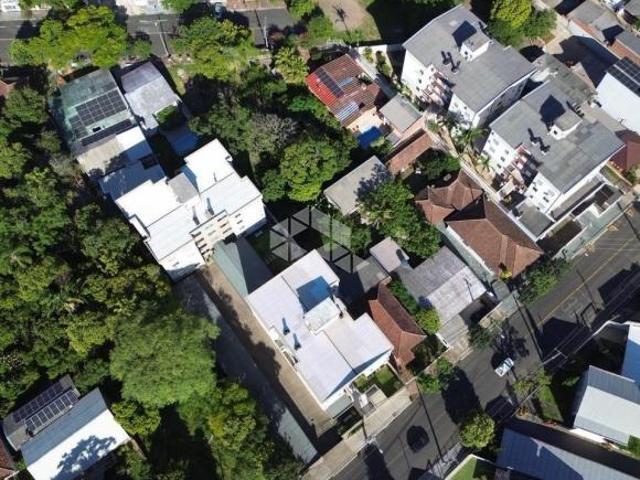 Terreno amplo com chaé em cima