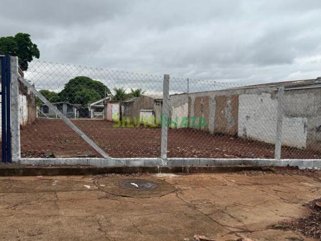 TERRENO AMPLO COM DUAS FRENTES EXCELENTE PARA COMÉRCIO OU RESIDÊNCIA