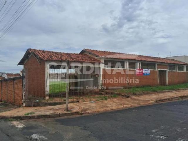 Terreno amplo com localização espetacular, pronto para empreendimentos