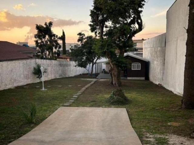 Terreno amplo com possibilidade de construção de barracão, ideal para empresas ou investimento