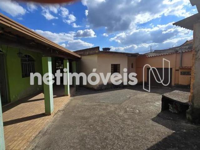 Terreno amplo de aproximadamente 370m²  com 3 casas/barracões, no Parque Elizabeth, Ibirité/MG