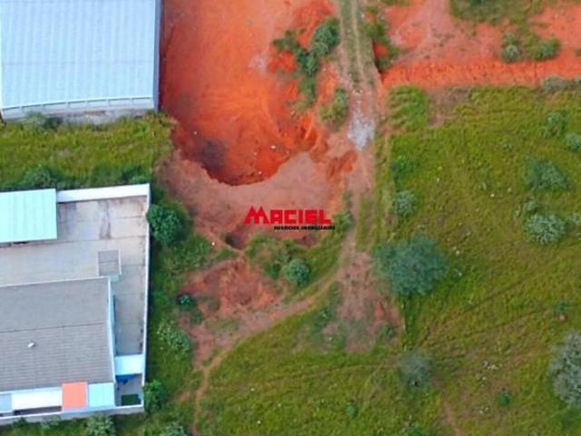 Terreno Amplo e Bem Localizado Ideal para Investidores e Construtores!