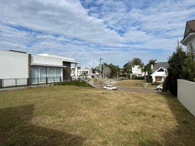 Terreno amplo e plano no condomínio Reserva dos Pássaros